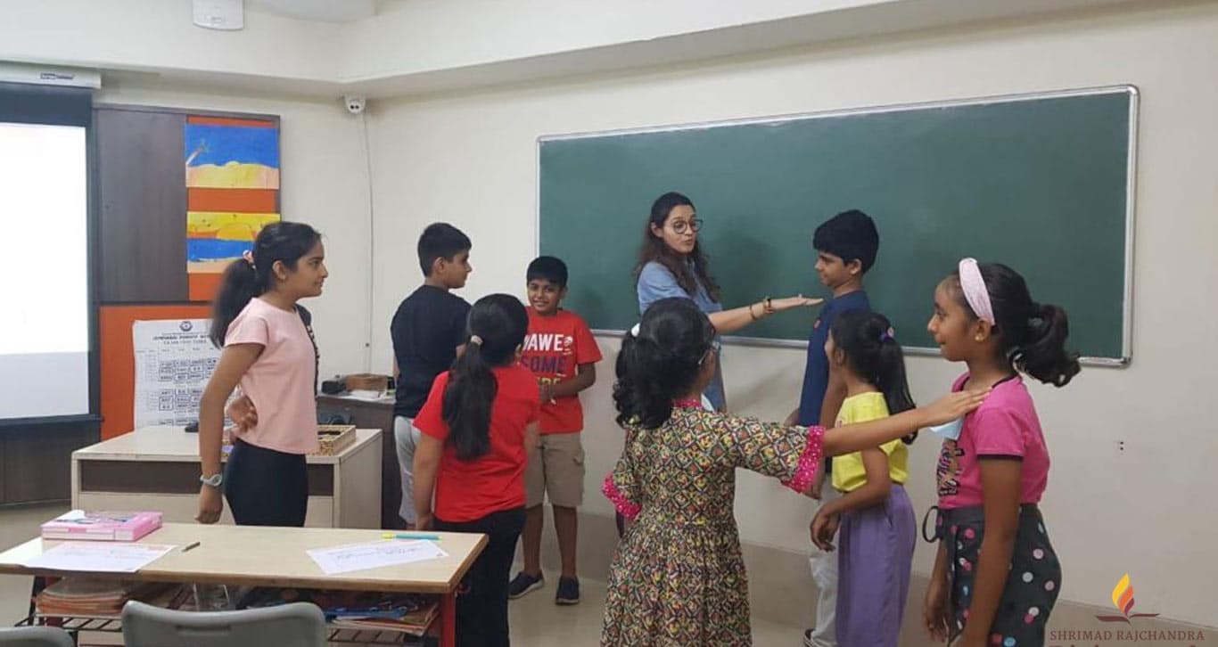 El Centro Vile Parle Divinetouch realiza un taller de desarrollo de ...